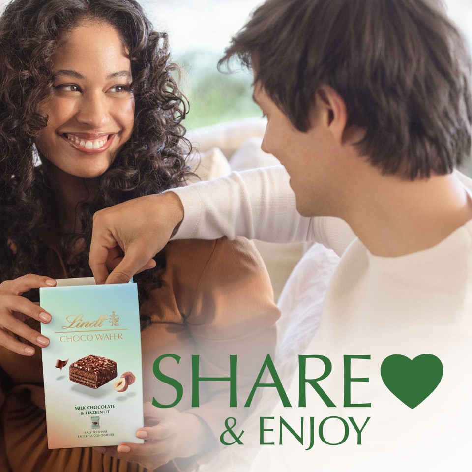 Lindt Choco Wafer Milk Chocolate & Hazelnut Sharing Box 135g ...
