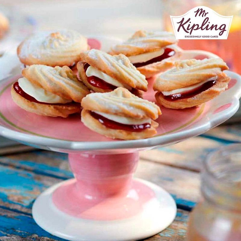 Mr Kipling Viennese Whirls Biscuits Multipack Snack 6pk - Morrisons ...