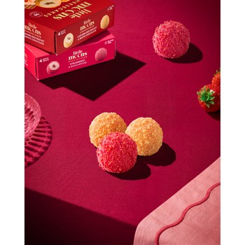 Little Moons Strawberry & Mascarpone Cheesecake Mochi - Morrisons ...