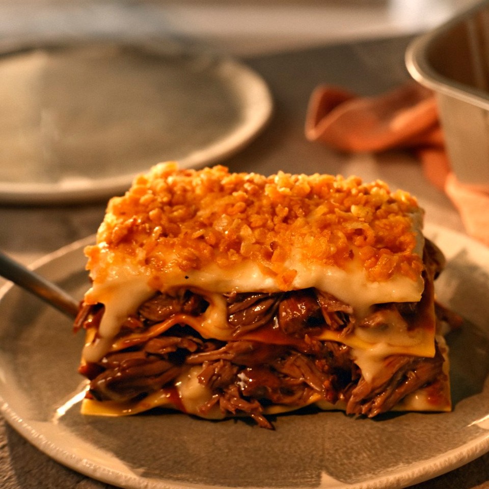 La Famiglia Rana Slow Cooked Braised Beef Lasagne - Morrisons Online ...
