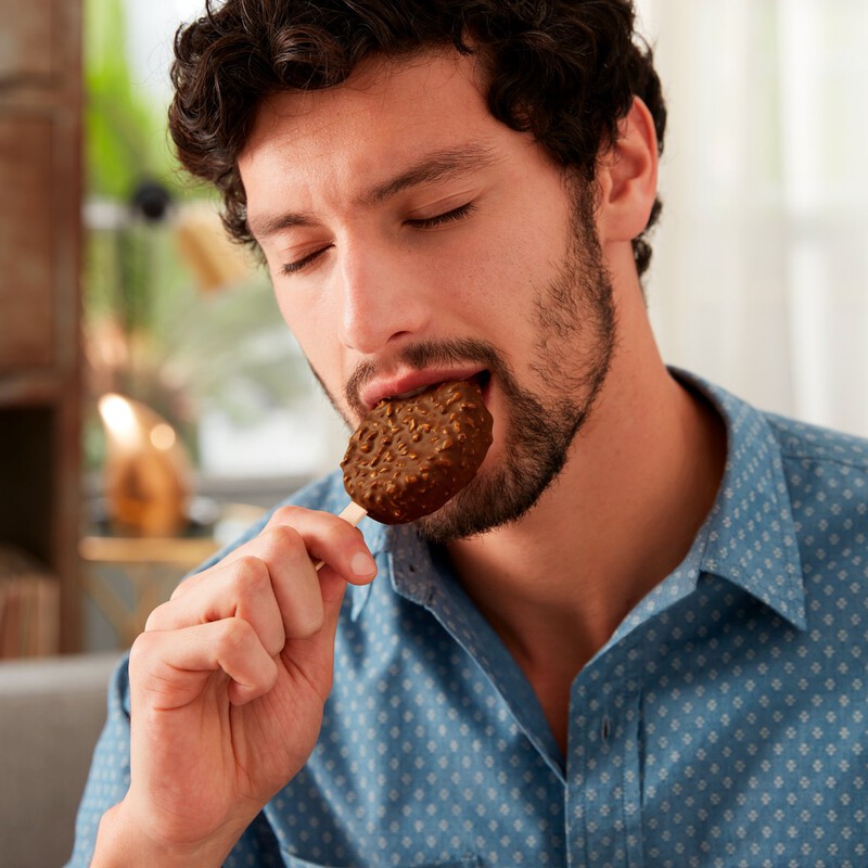 Ferrero Rocher Classic Milk Chocolate & Hazelnut Ice Cream Sticks ...