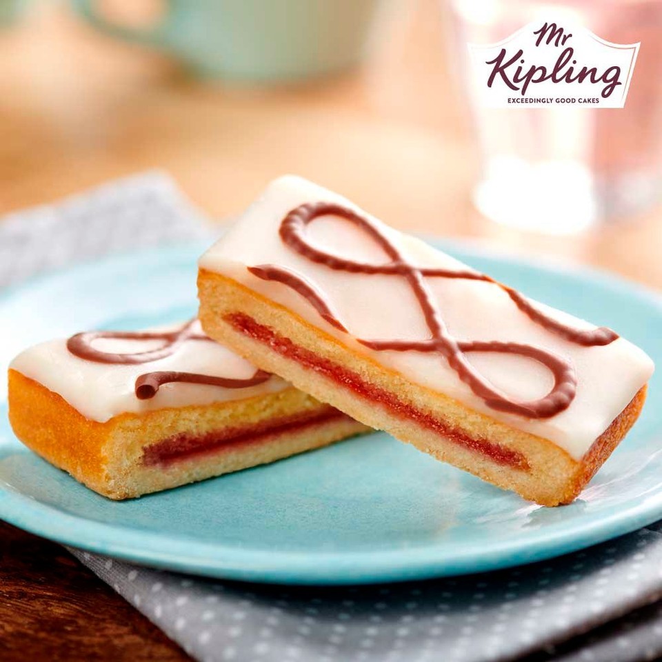 Mr Kipling Bakewell Slices Cakes Multipack Snack 3x2pk - Morrisons ...