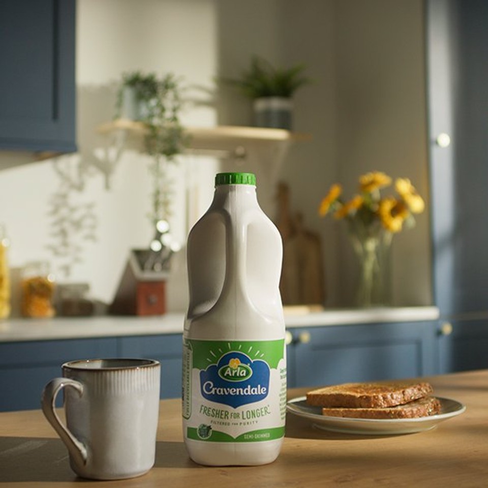 Cravendale Filtered Fresh Whole Milk Fresher for Longer 2L - Morrisons ...