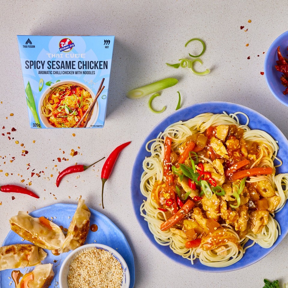 Kitchen Joy Spicy Sesame Chicken Aromatic Chilli With Noodles 320g ...